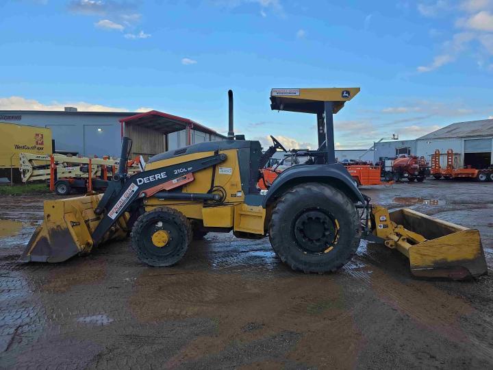 2016 John Deere 210LE Tractors | Rental Guys